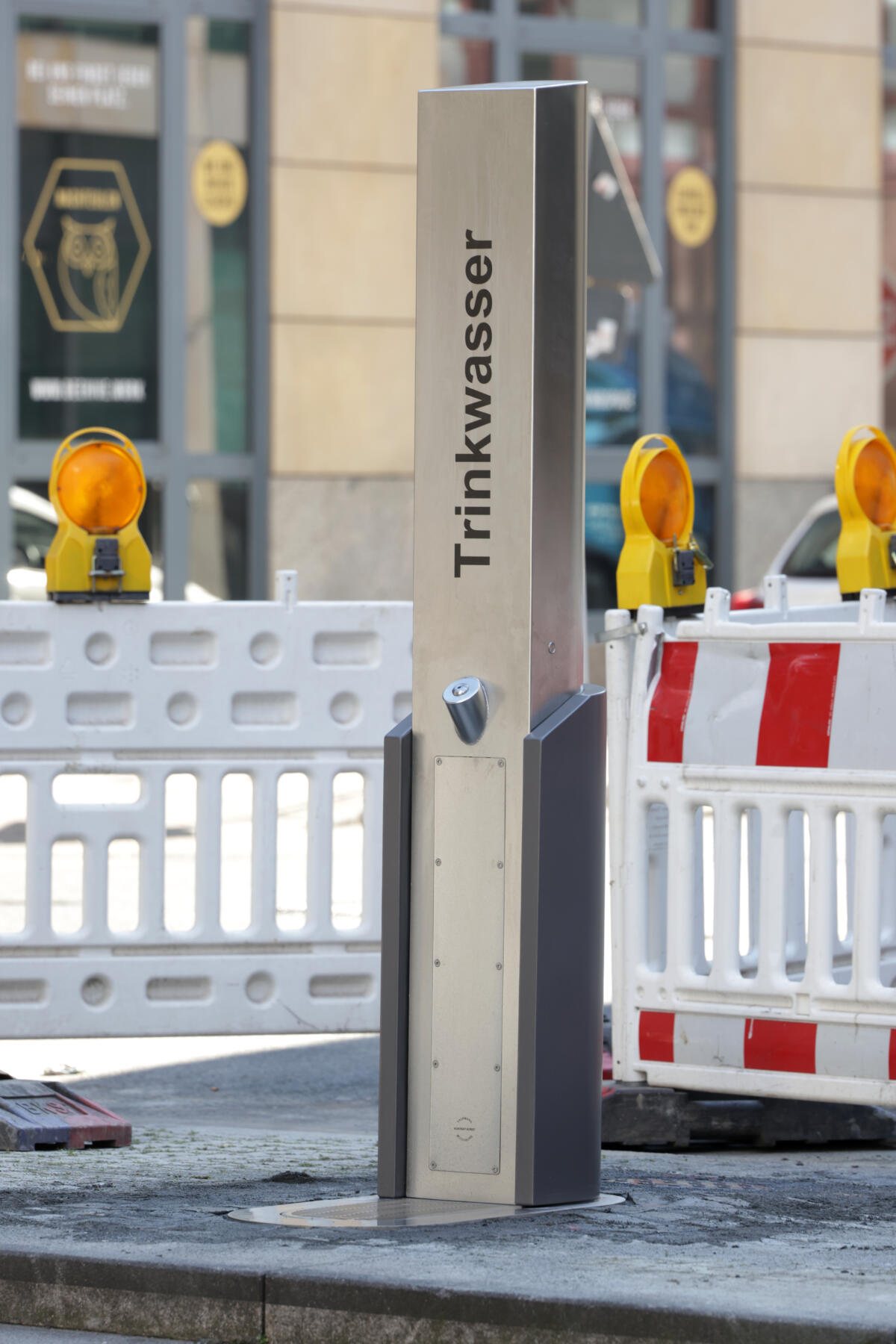Mainova Trinkbrunnen "François-Mitterrand-Platz"